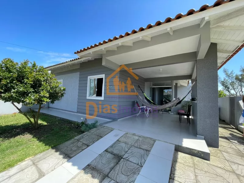 Casa de esquina com 3 dormitórios mobiliada